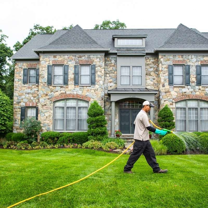 Fall Lawn Maintenance and Landscaping Checklist For Virginia Homeowners